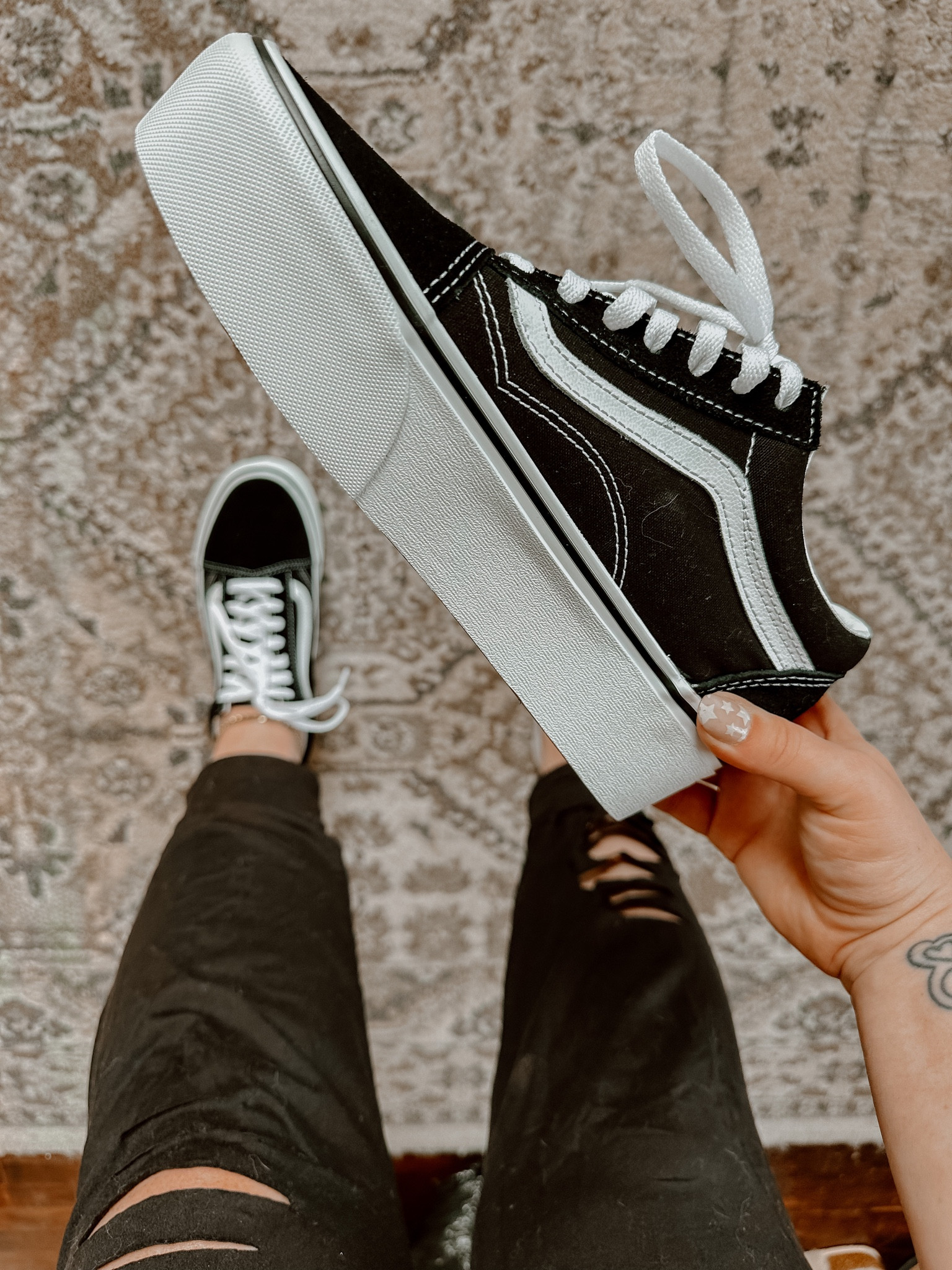 "10 Trendsetting Vans Old Skool Outfit Ideas to Elevate Your Street ...