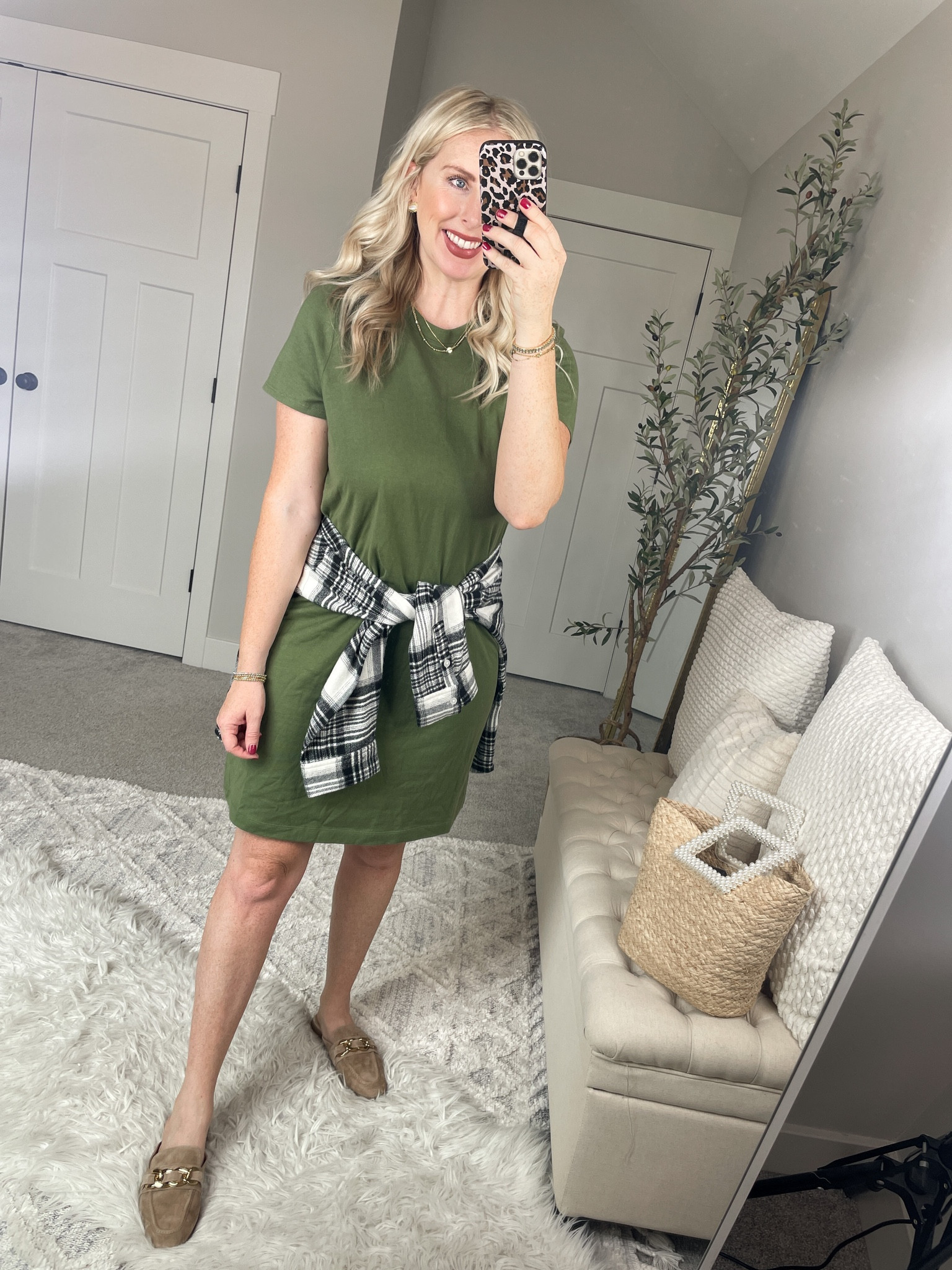 Green T-Shirt Outfit Ideas: Add a Fresh Pop of Color to Your Outfits ...