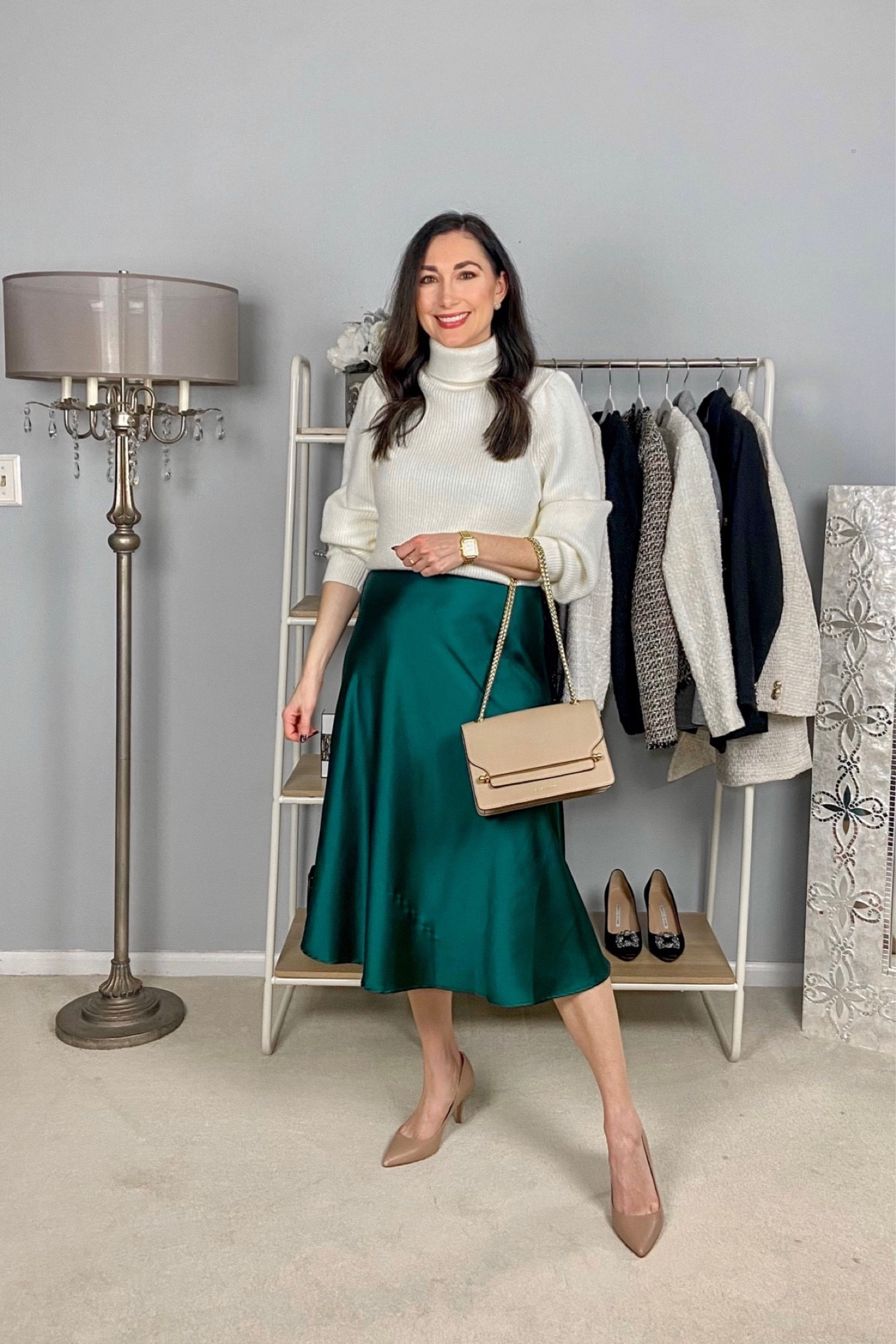 Emerald Enchantment: 10 Luxurious Outfit Ideas for a Touch of Opulence - Magic of Clothes