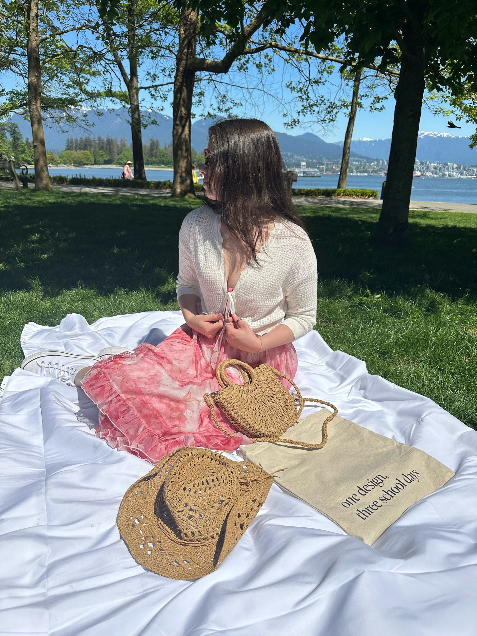 7 Chic Picnic Outfit Ideas for a Stylish Spring - Magic of Clothes