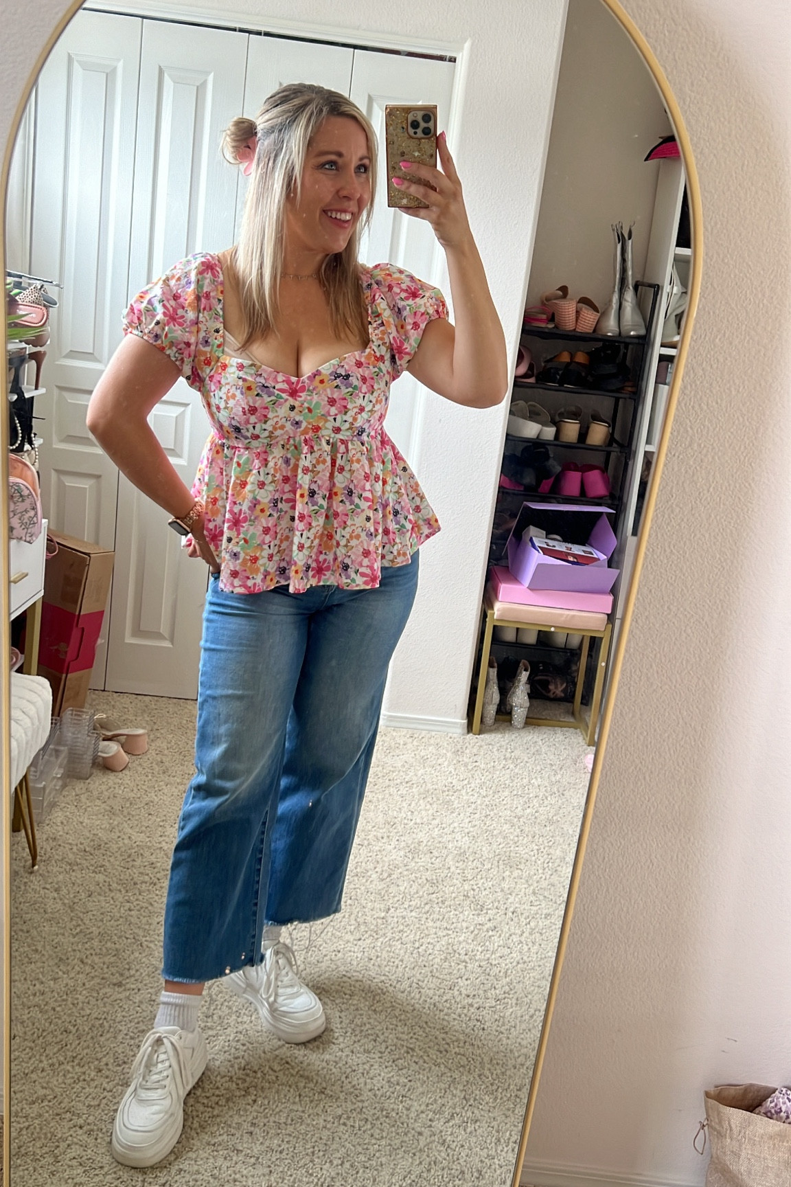 7 Must-Have Tops for Women with Large Busts - Magic of Clothes