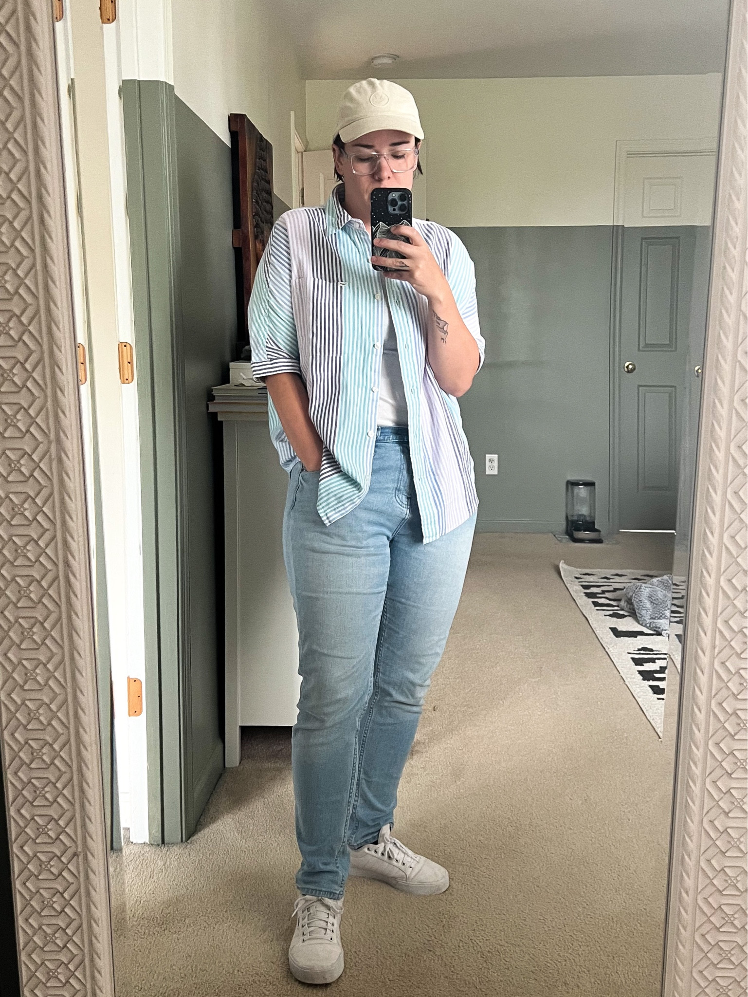 "10 Trendsetting Non-Binary Outfit Ideas to Elevate Your Style in 2023 ...