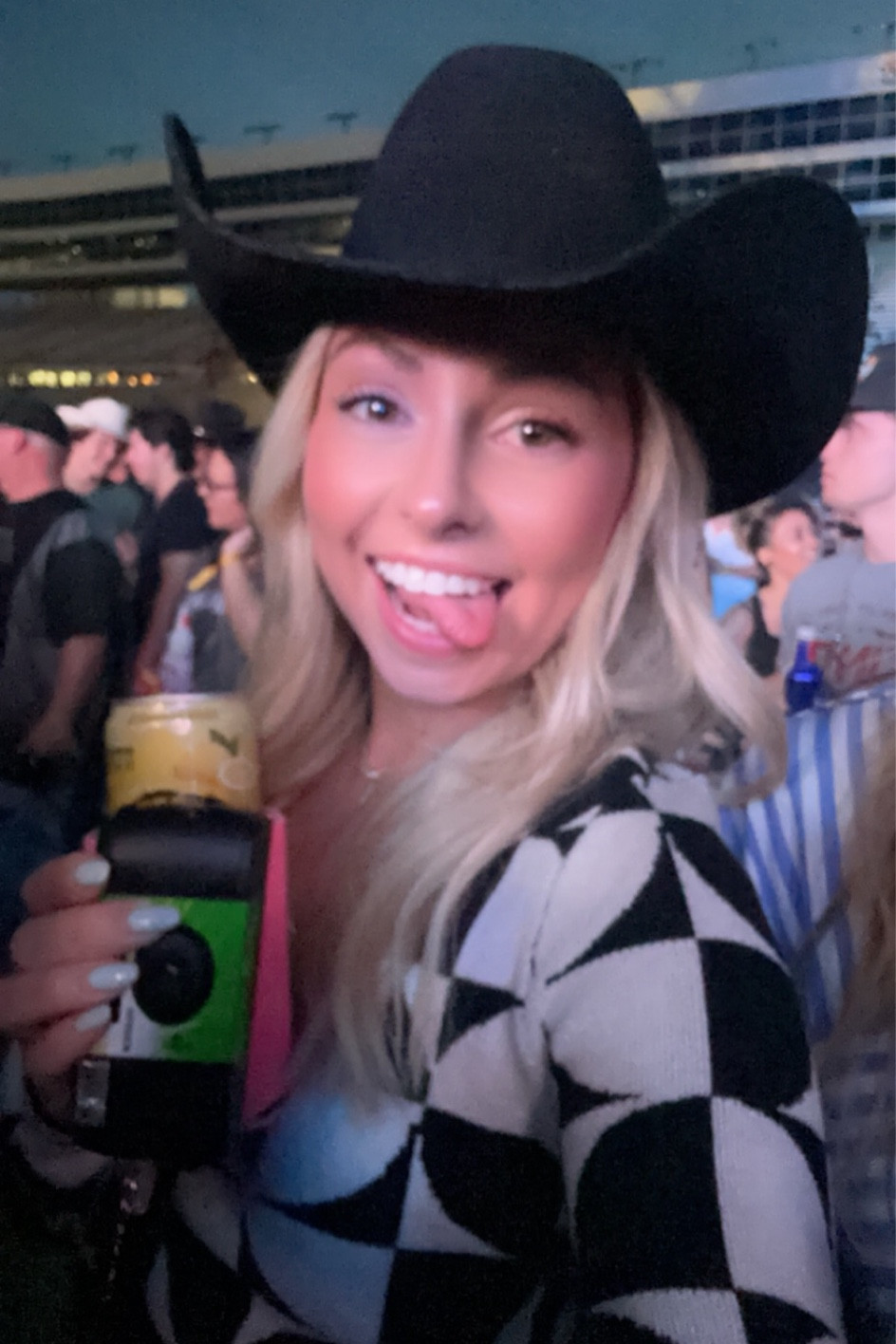 Zach Bryan Concert Fashion Guide - Magic of Clothes