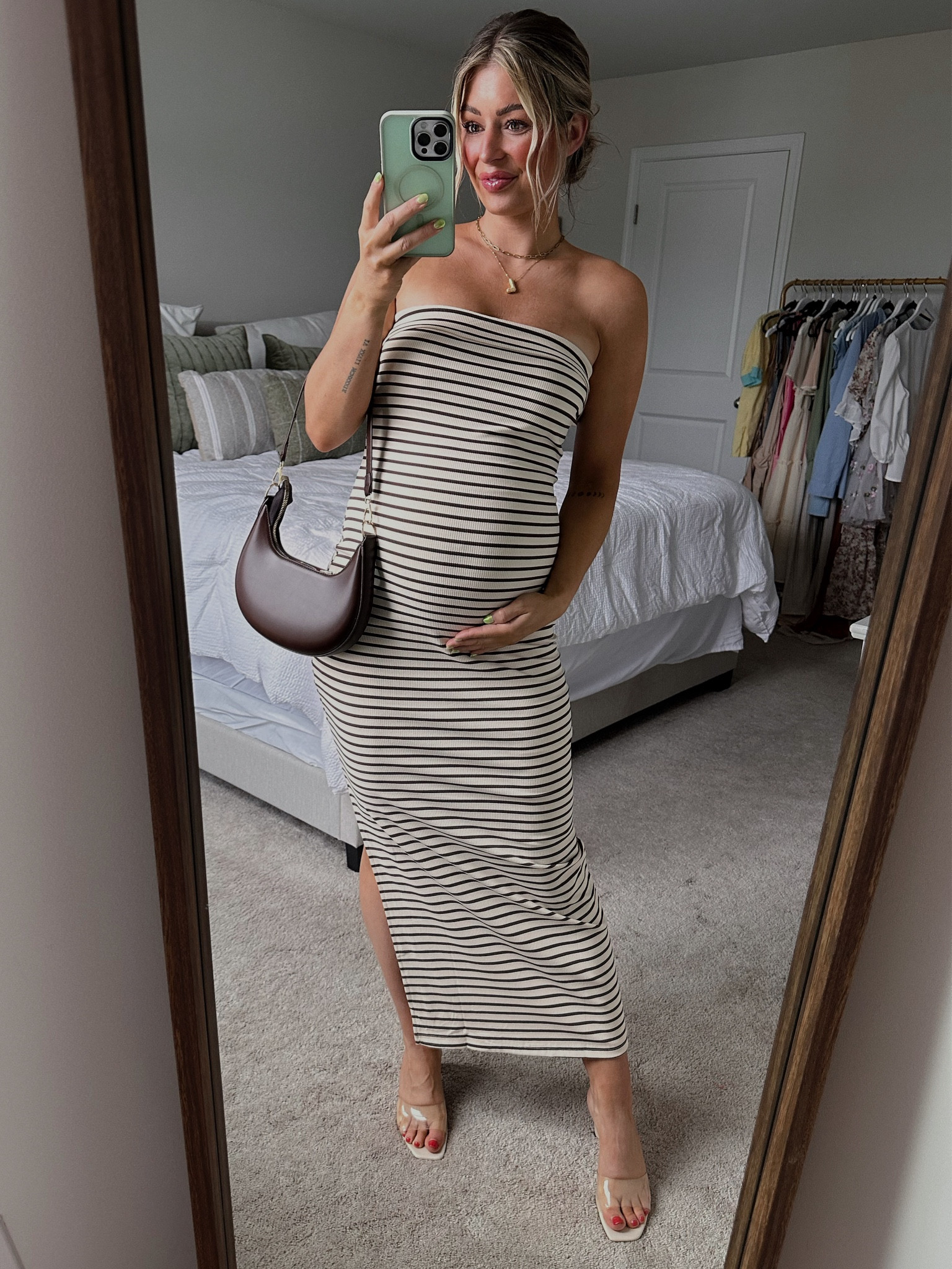 "7 Chic Spring Outfits for Pregnant Women That Radiate Style and ...