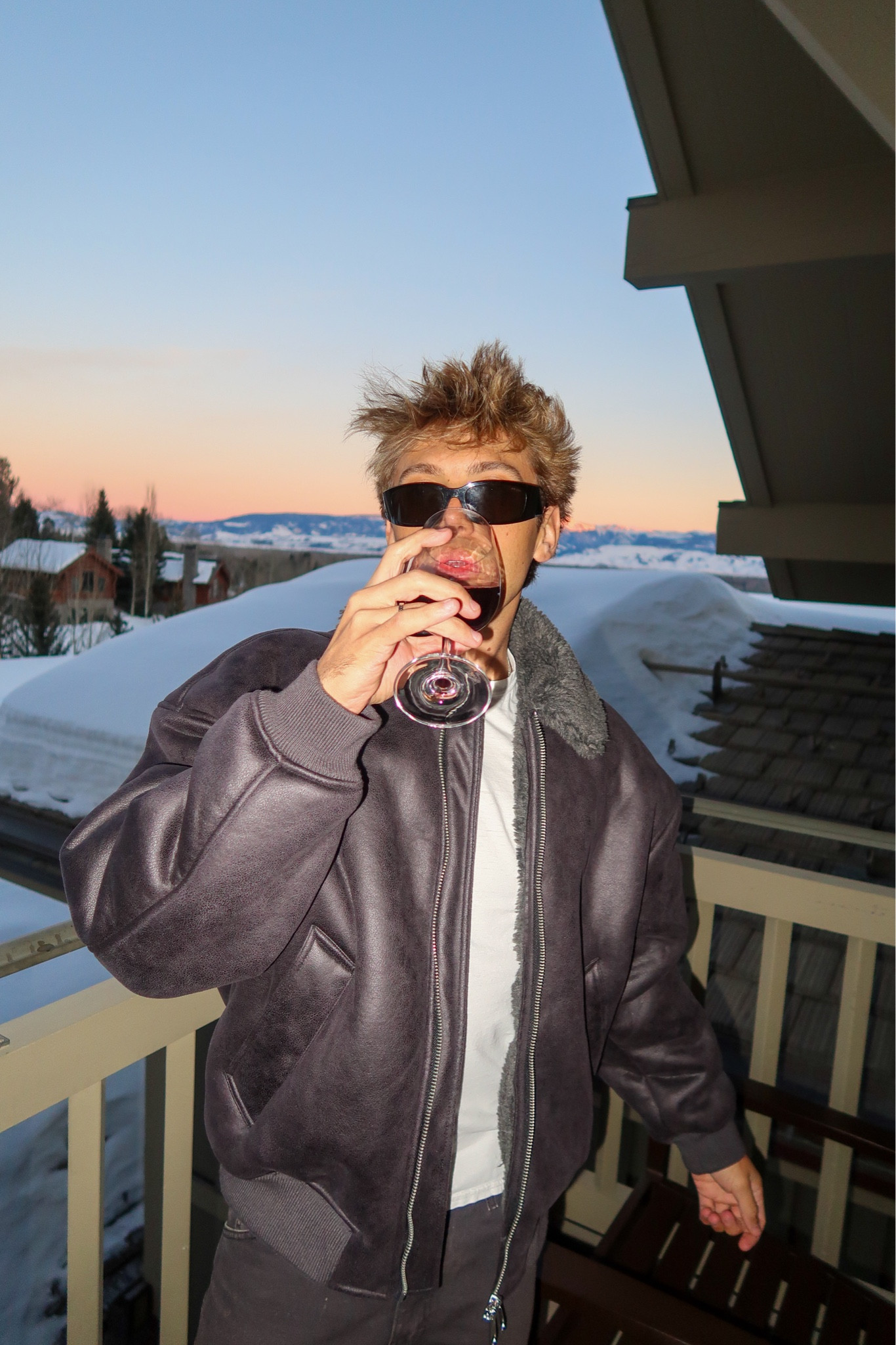 5 Cool Vacation Outfits for Men Thatll Keep You Stylish on Your Getaway ...