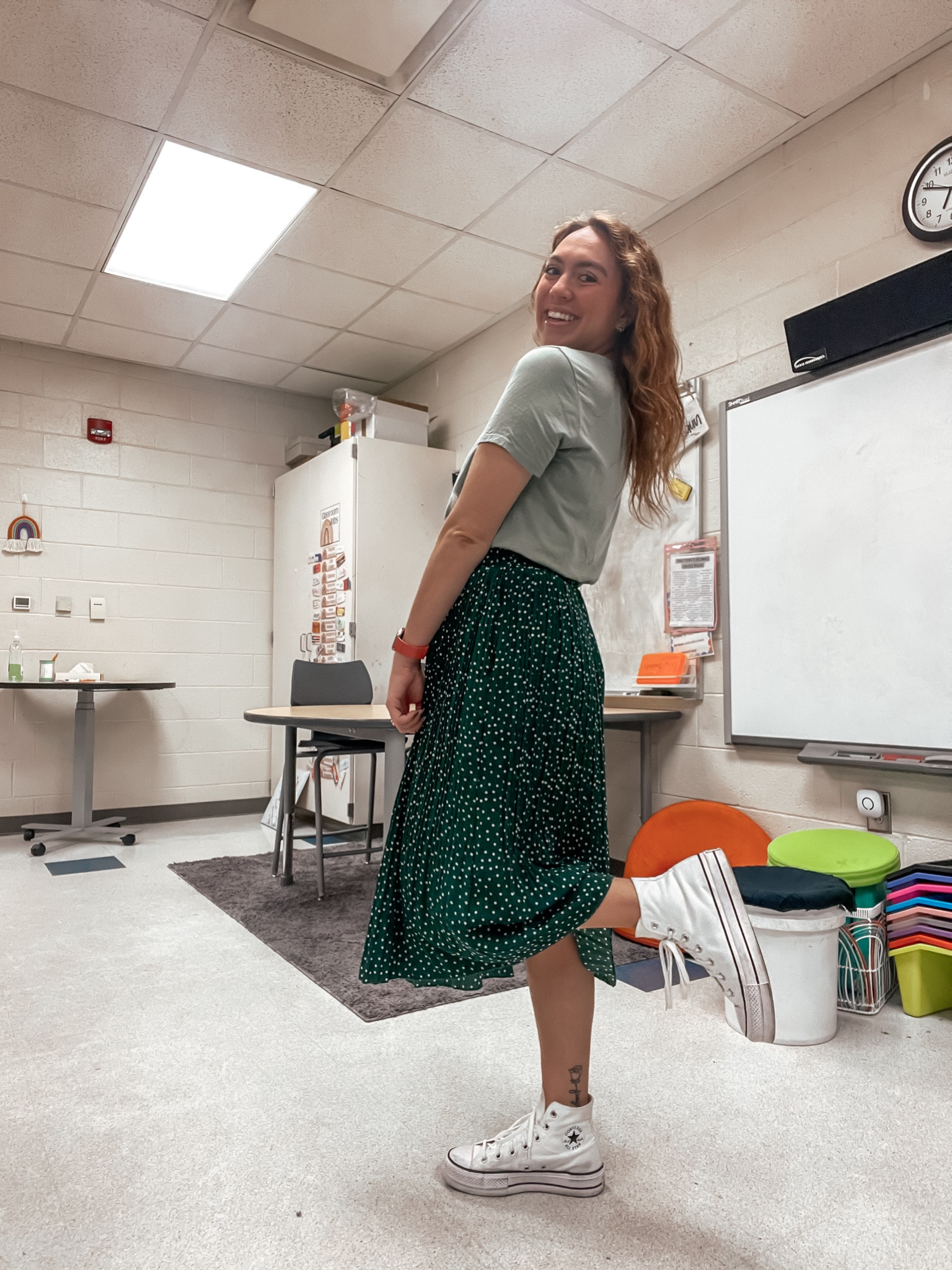 10 Chic and Professional Teacher Outfit Ideas to Elevate Your Classroom ...