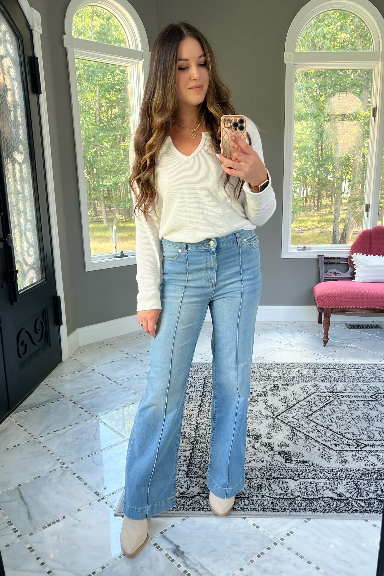 Effortless Casual: 10 Light Blue Jeans Outfit Inspirations - Magic of ...