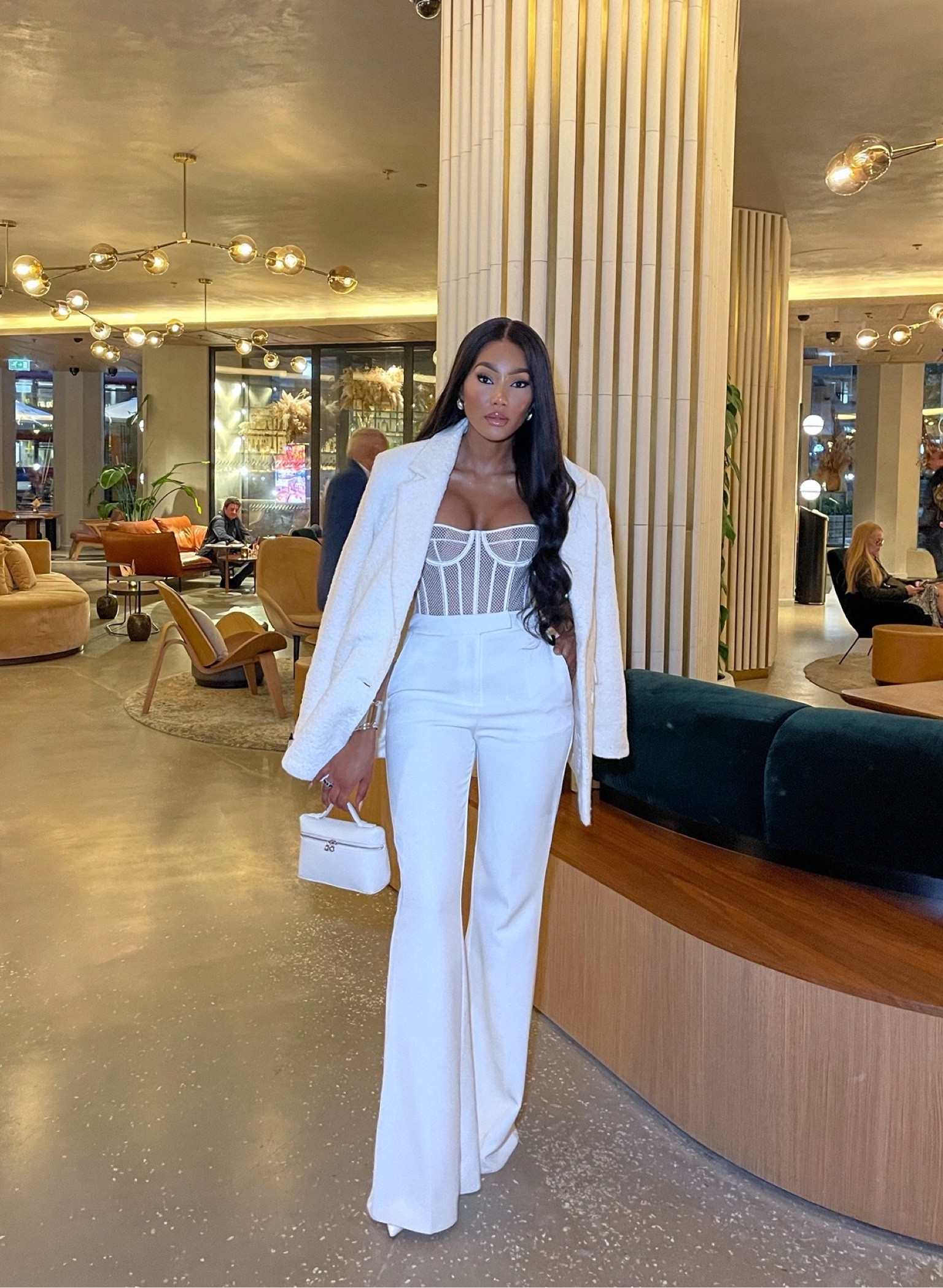 20 Stunning All-White Outfit Ideas: Embrace Elegance and Simplicity ...