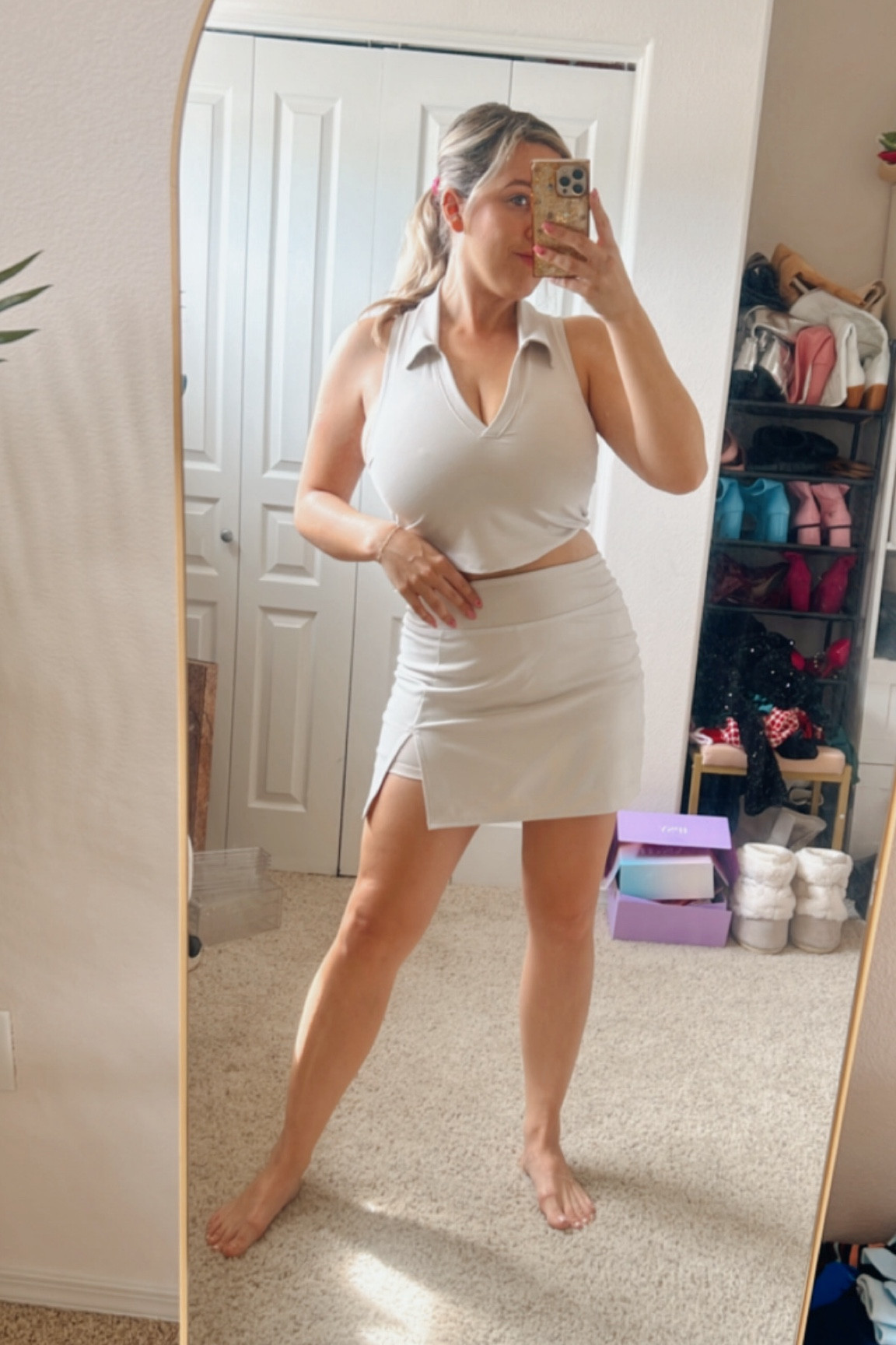 7 Must-Have Tops for Women with Large Busts - Magic of Clothes