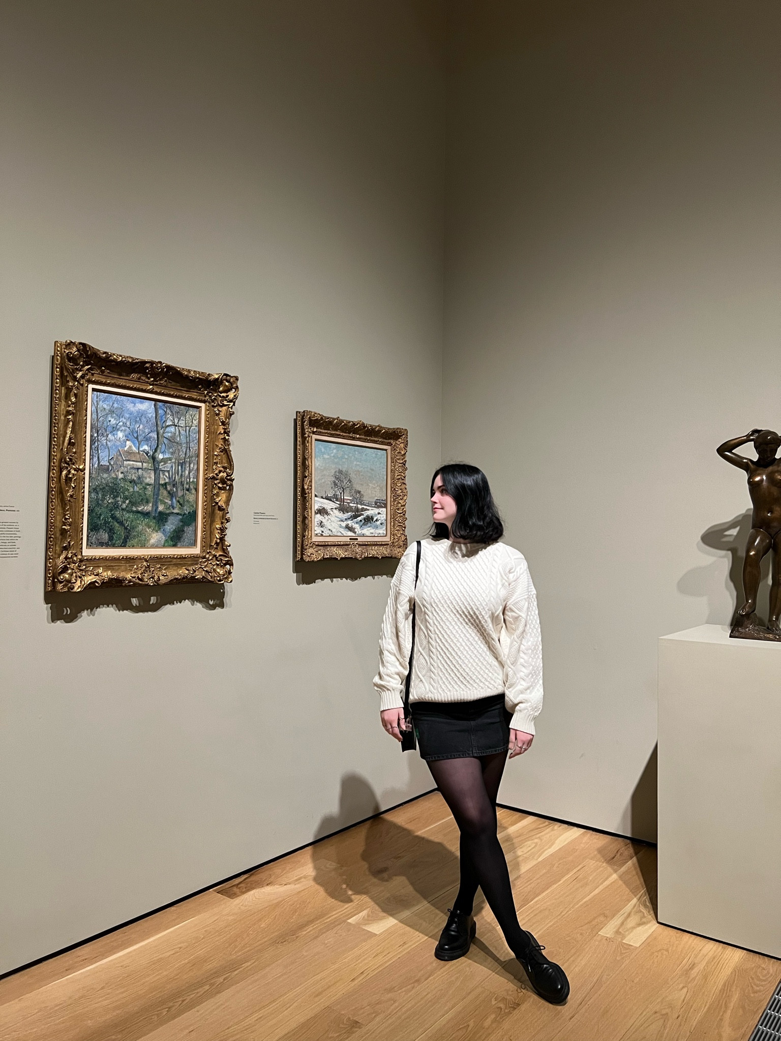 "Mastering the Art of Style: Chic Outfits for Your Next Gallery Visit ...