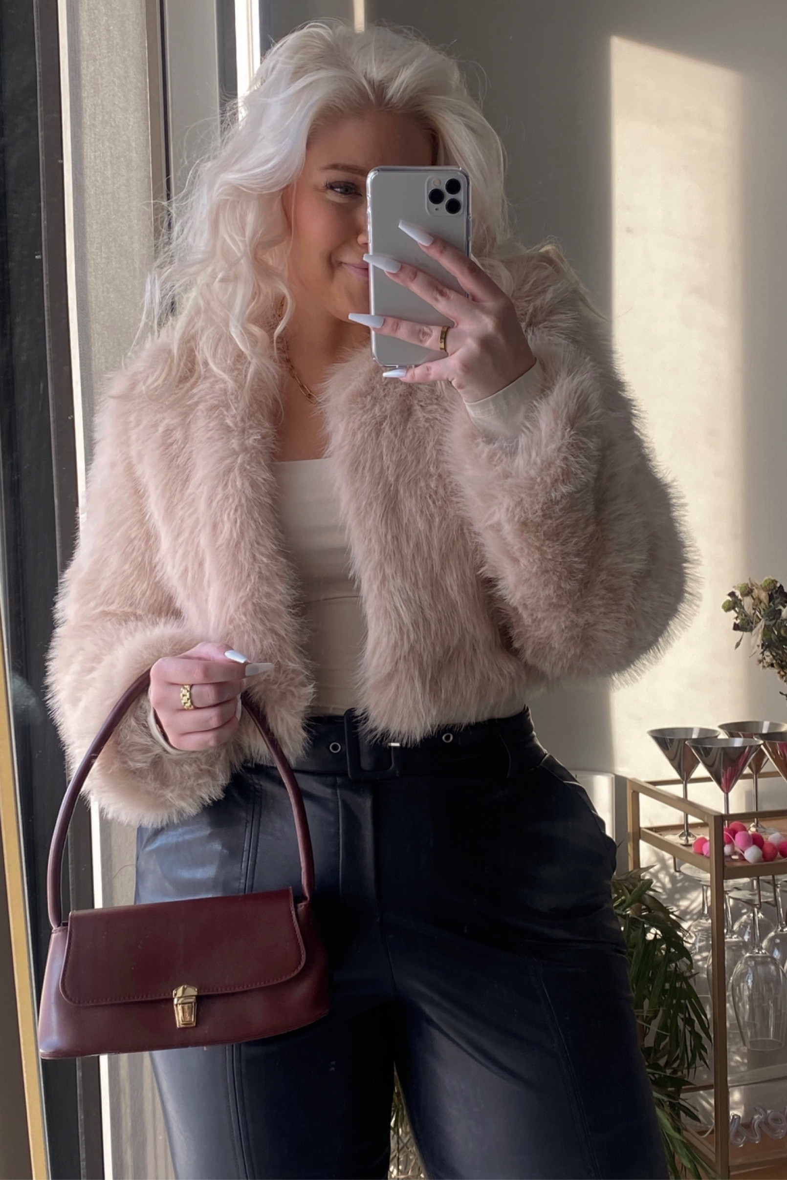 "Mastering the Art of Style: Chic Outfits for Your Next Gallery Visit ...