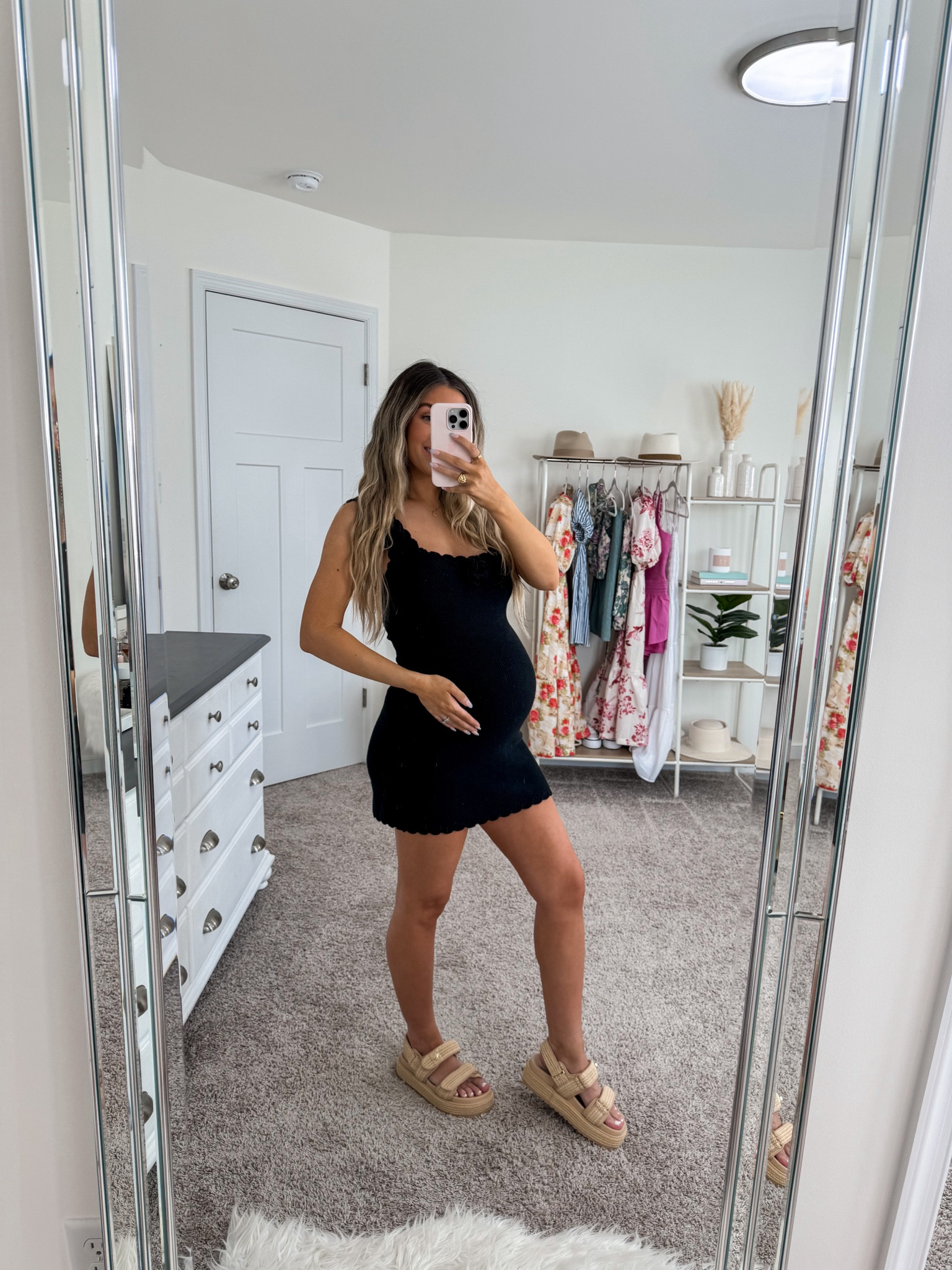 "7 Chic Spring Outfits for Pregnant Women That Radiate Style and ...