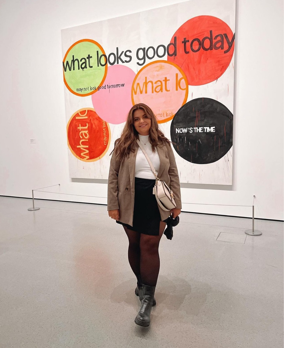 "Mastering the Art of Style: Chic Outfits for Your Next Gallery Visit ...