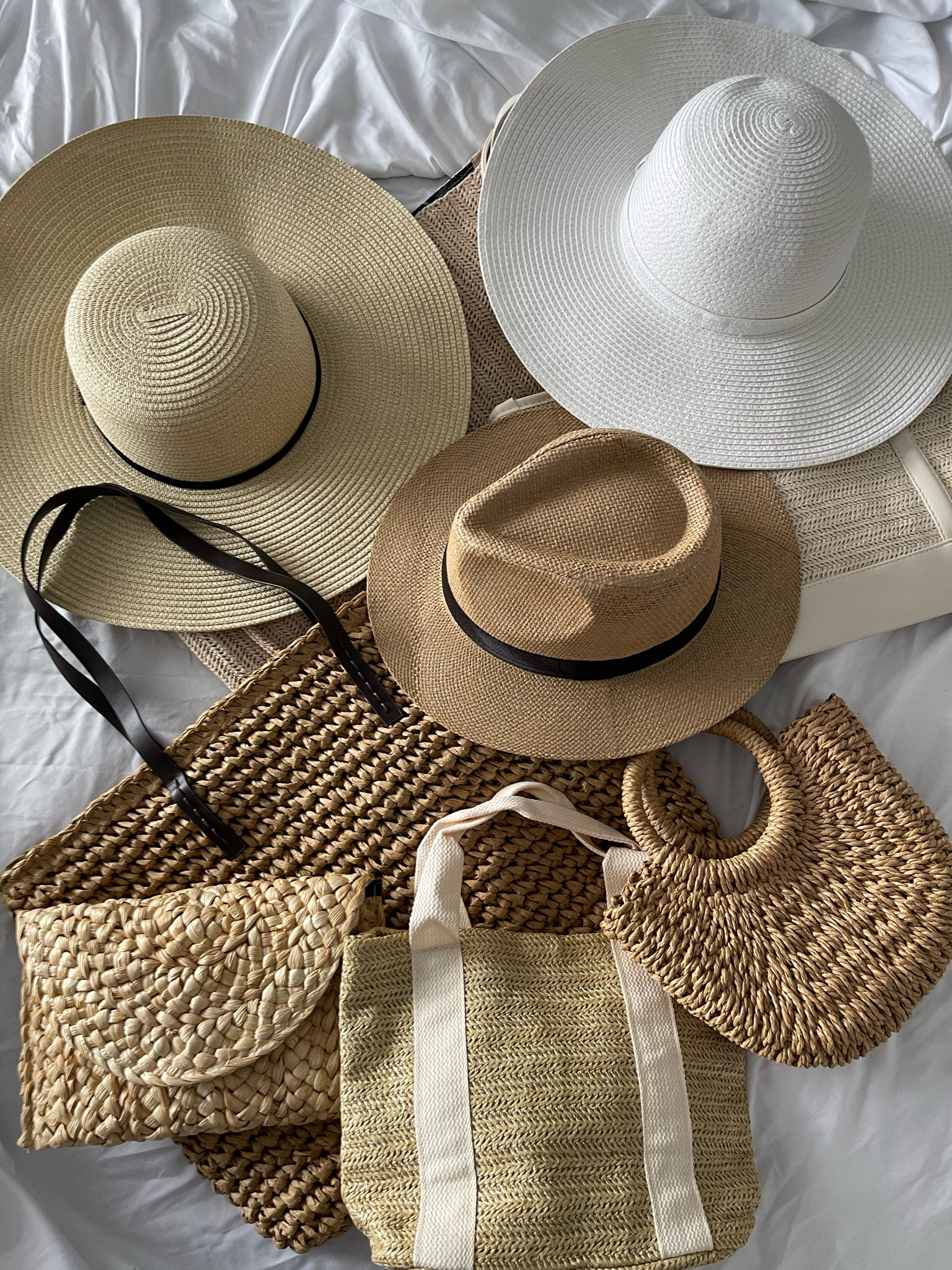 6 Cute Straw Hat Outfits for a Sunny Day - Magic of Clothes