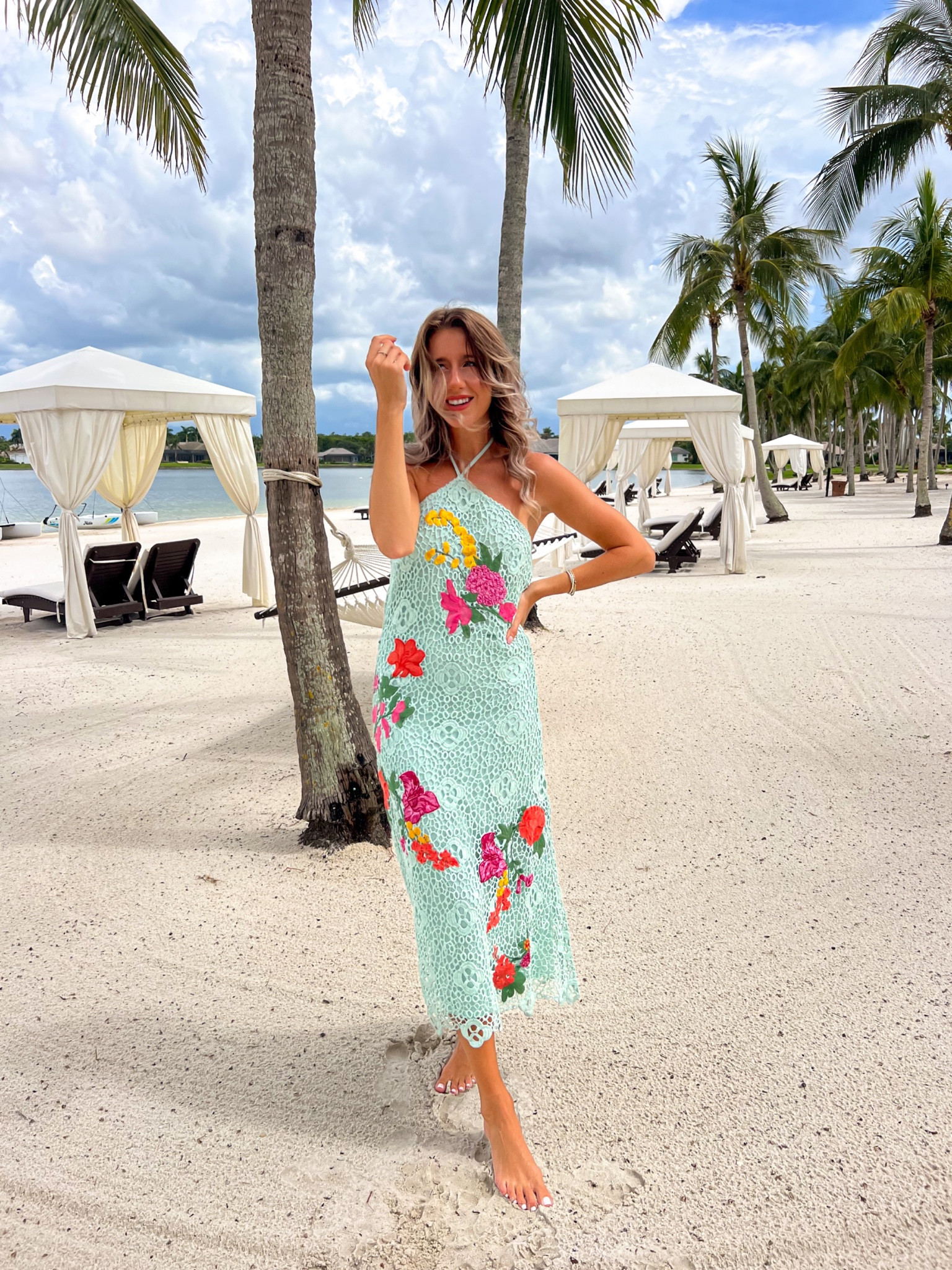 6 Bahamas Winter Outfit Ideas: Keep Cozy in Paradise - Magic of Clothes