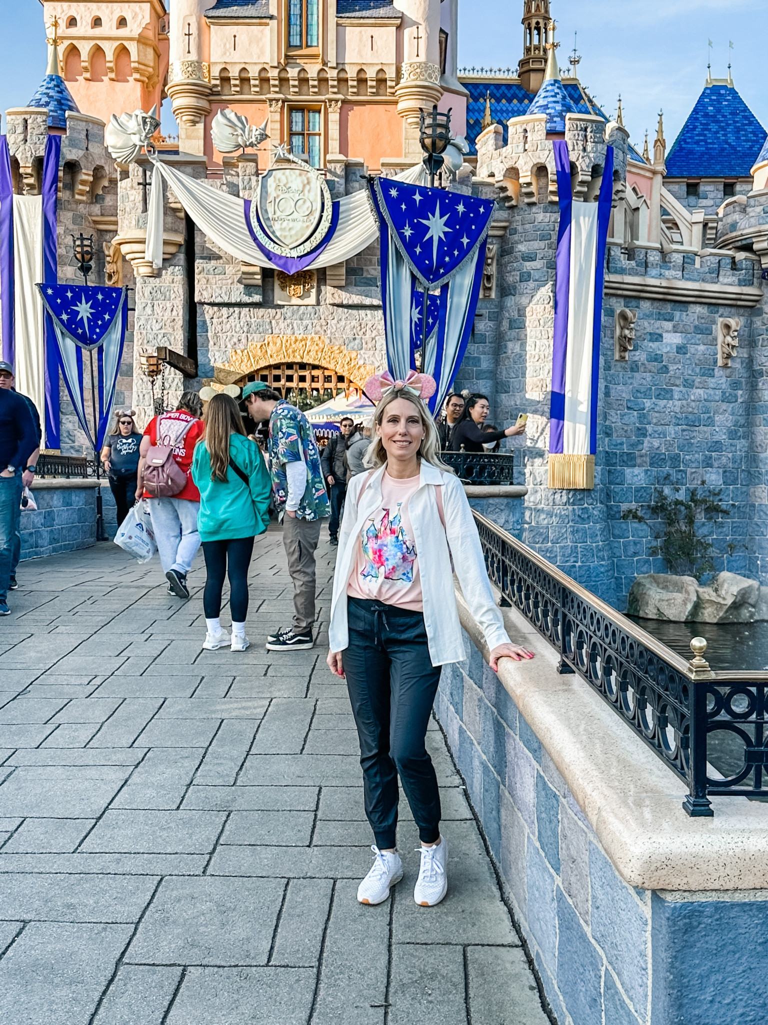 "Chic & Cheerful: Disneyland Outfit Ideas for a Stylish Spring ...