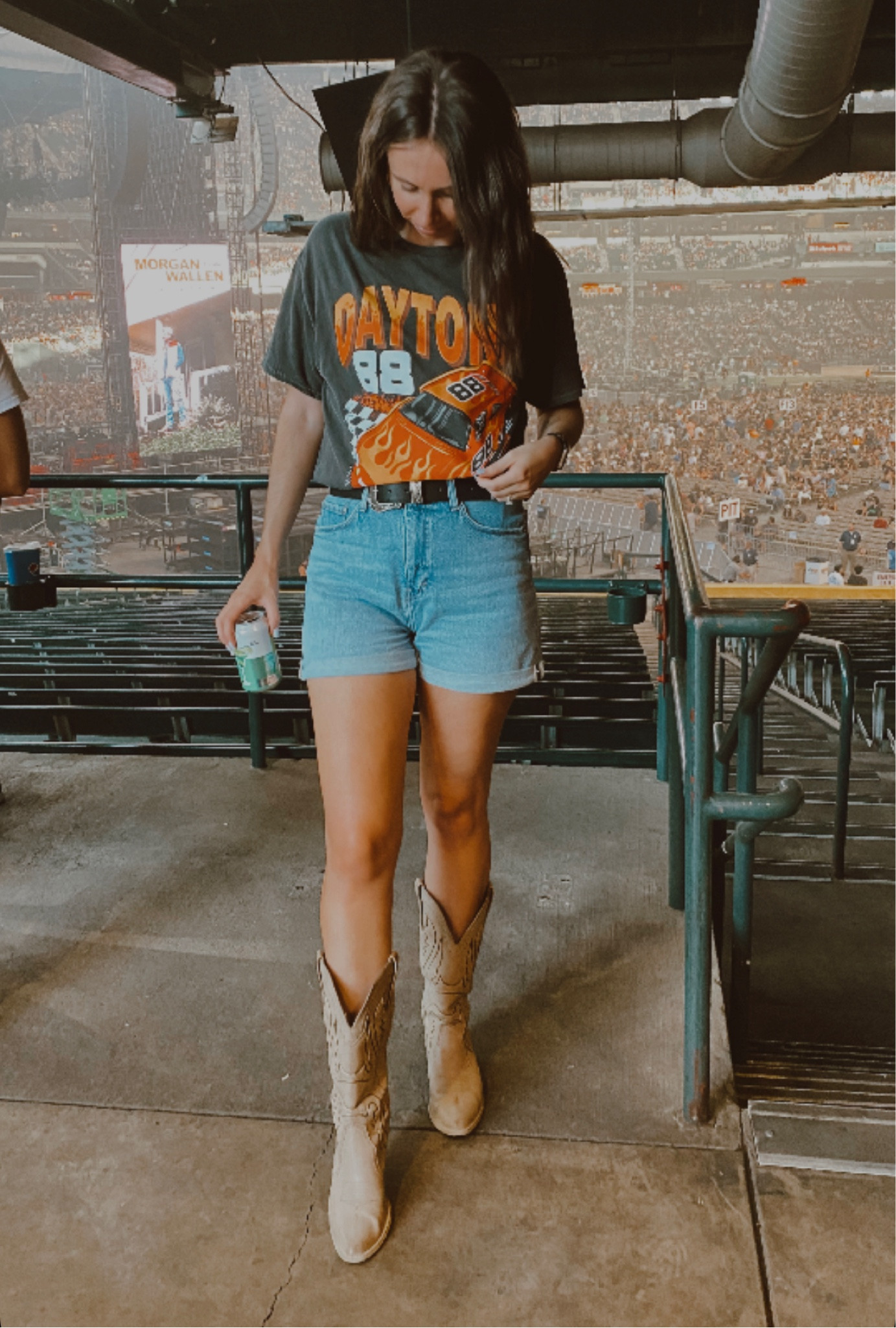 7 Stylish Country Concert Outfits You Need to Rock This Season - Magic ...