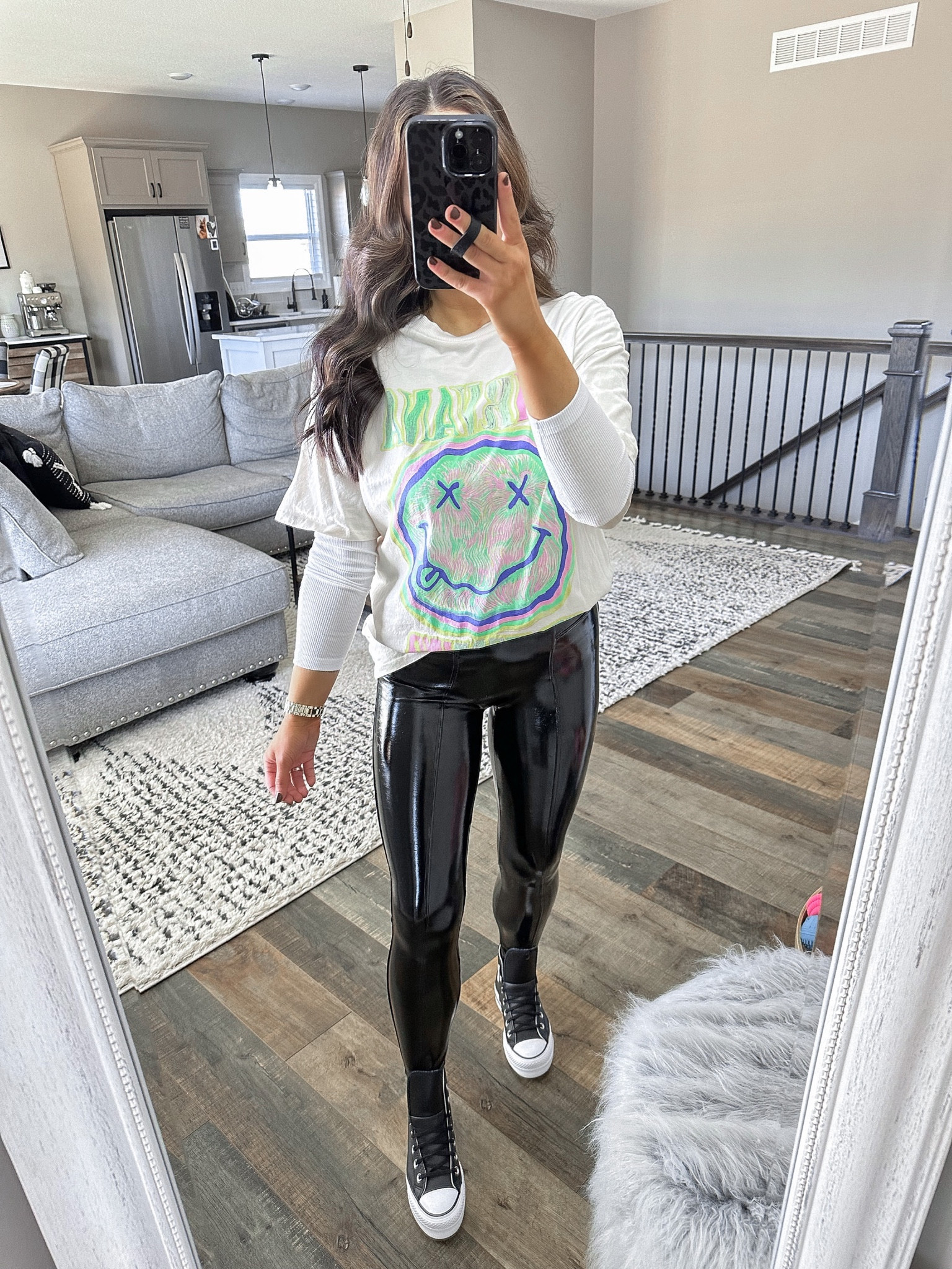 8 Oversized T-Shirt and Leggings Outfits You’ll Love – Magic of Clothes