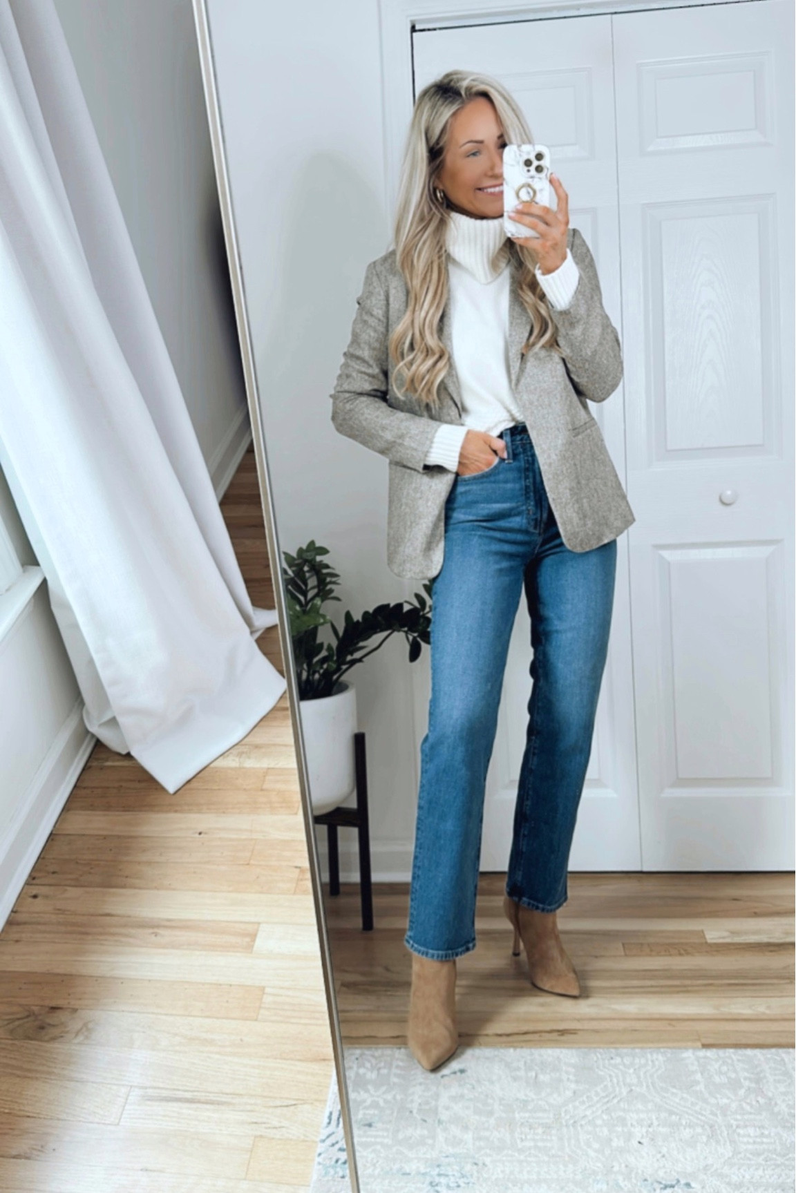 Timeless Chic: 7 White Turtleneck Outfit Ensembles - Magic of Clothes
