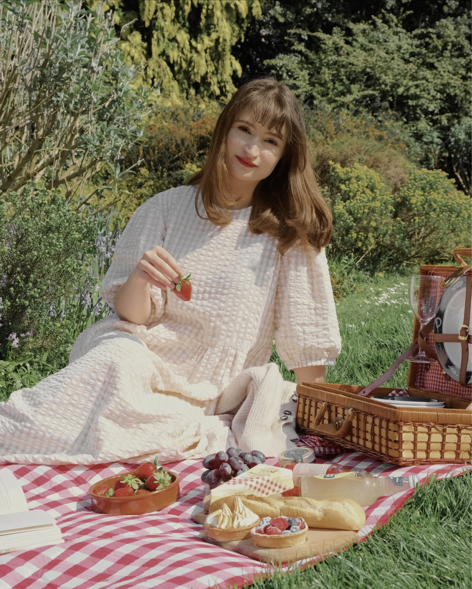 7 Chic Picnic Outfit Ideas for a Stylish Spring - Magic of Clothes