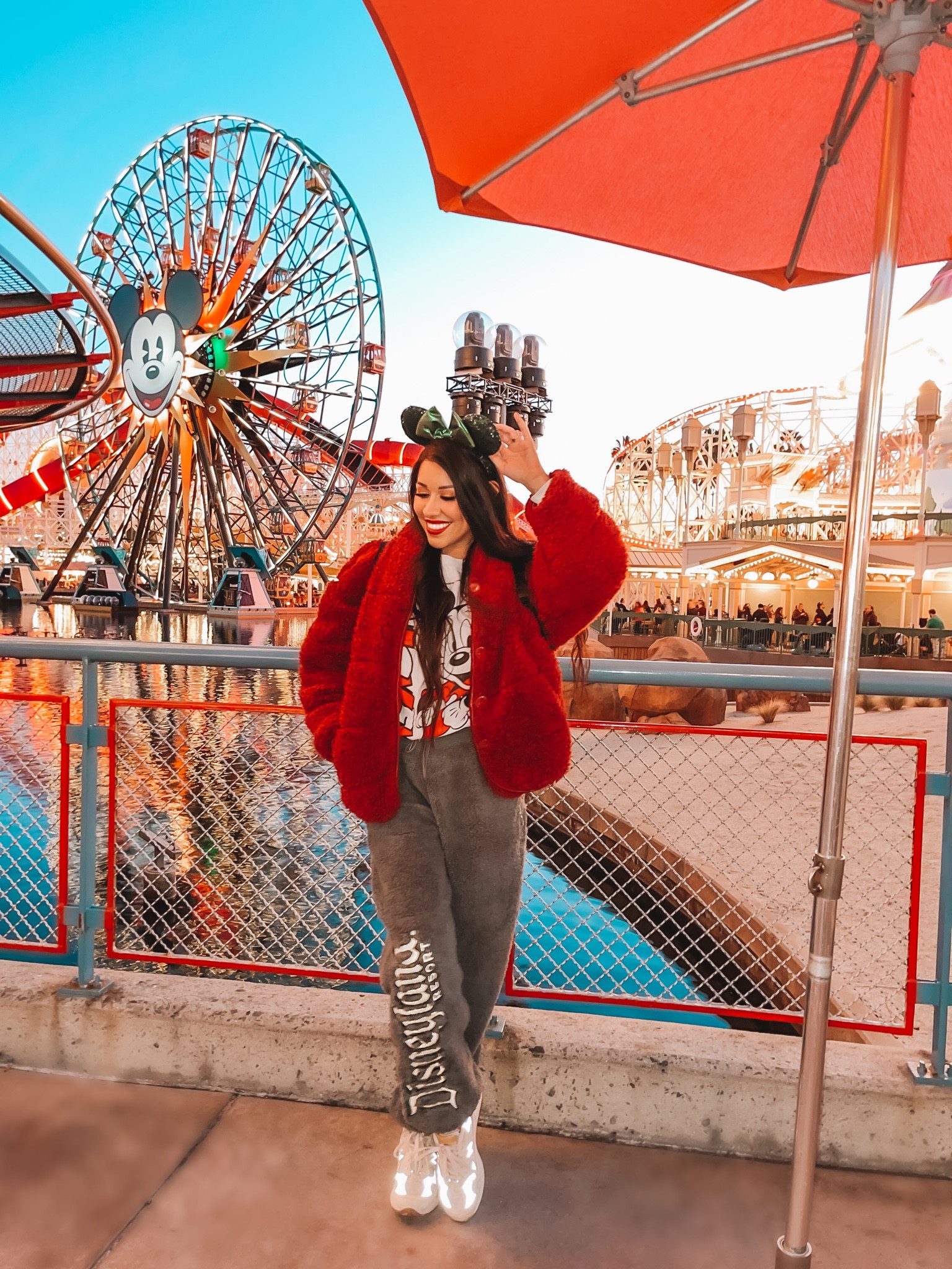 “Chic and Cozy: Top Disneyland Winter Outfit Ideas to Keep You Warm and ...
