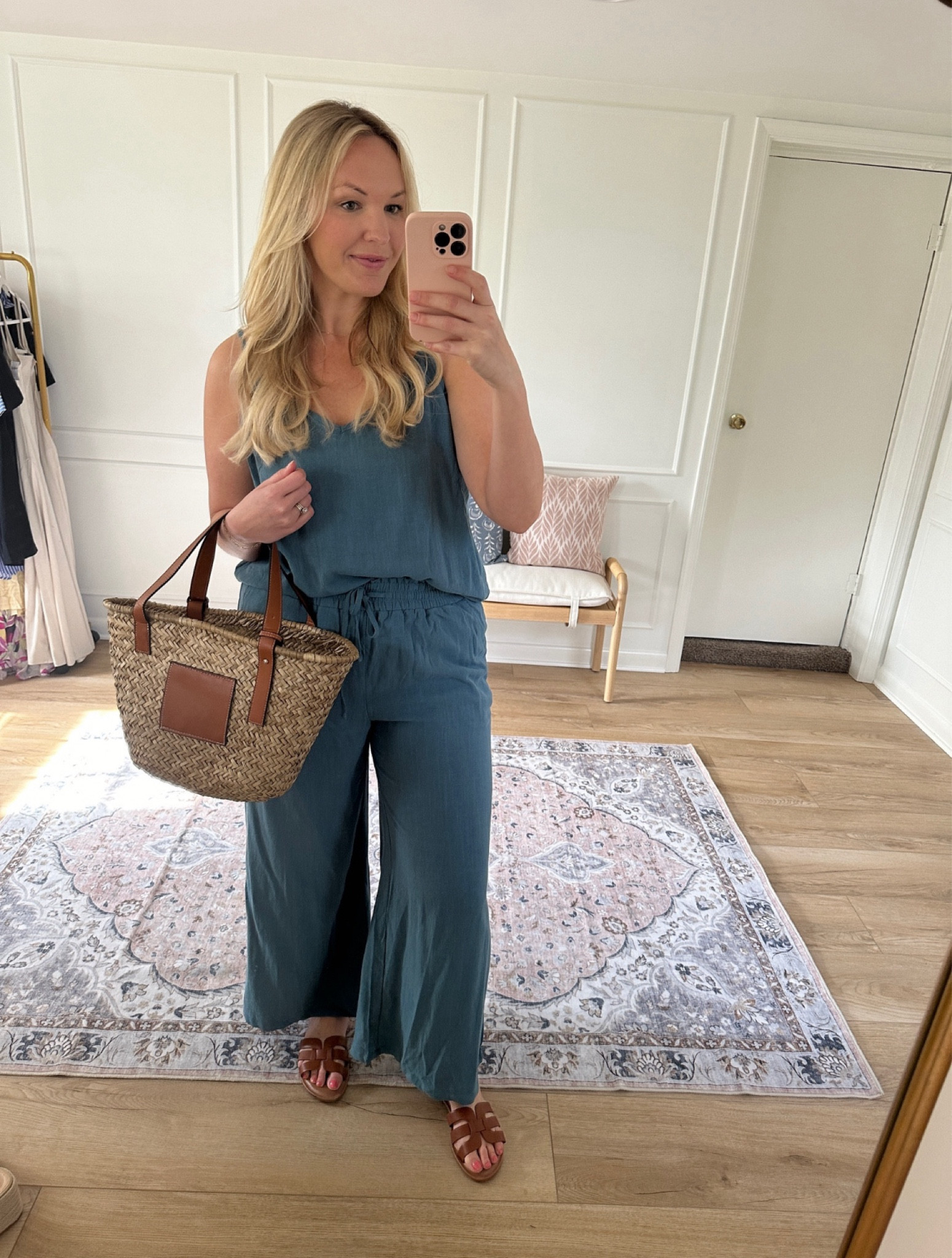 "Jet-Set Style: Effortlessly Chic Travel-Friendly Outfits" - Magic of ...