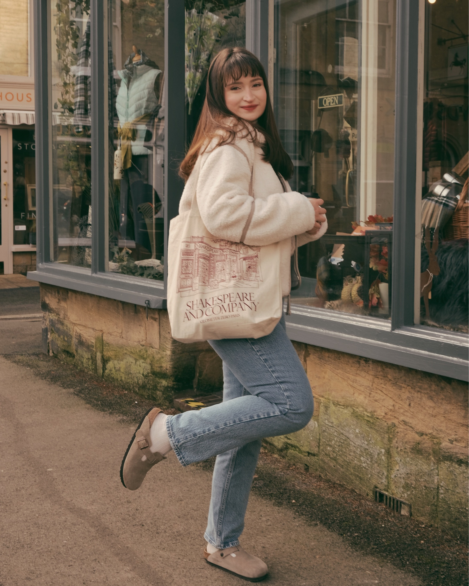 7 Trendy Outfit Ideas for Aesthetic University Styles - Magic of Clothes