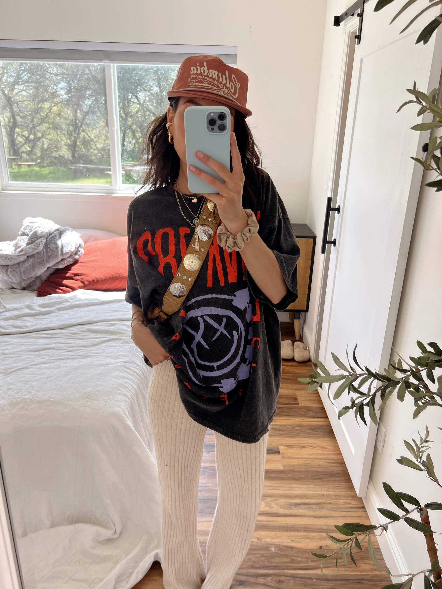 Edgy Blink-182 Concert Fashion Tips - Magic of Clothes