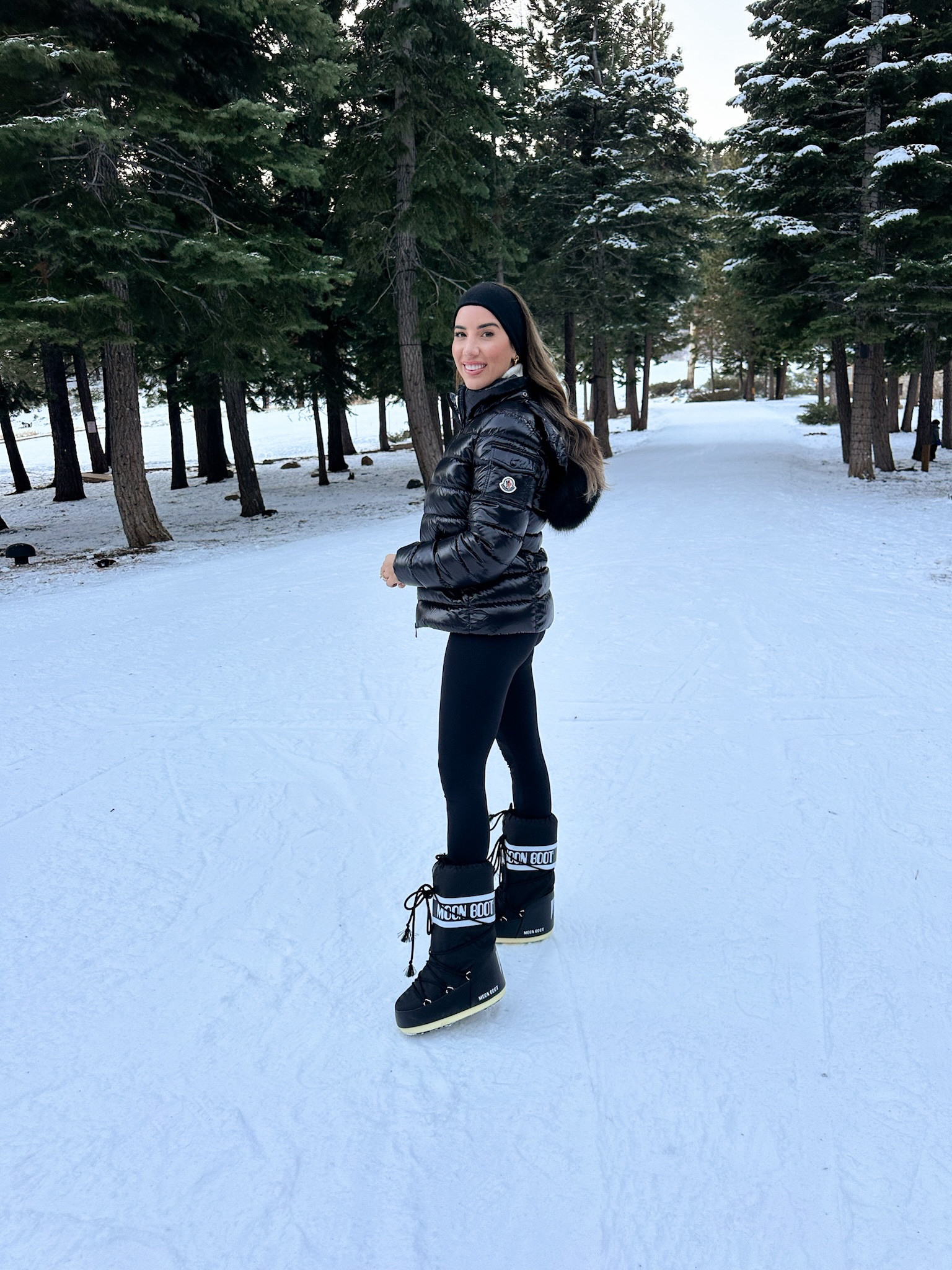 7 Trendsetting Skiing Outfits to Elevate Your Winter Adventure – Magic ...