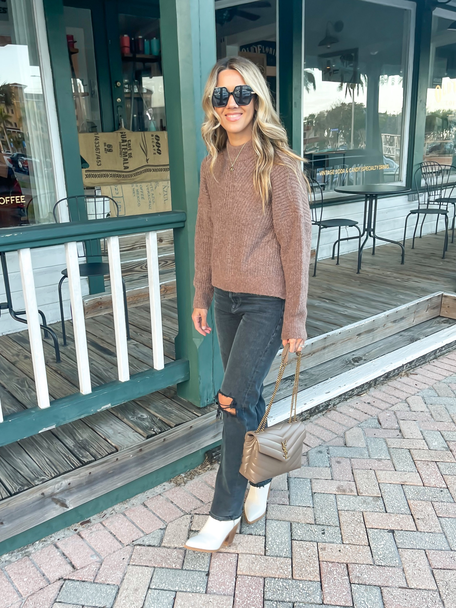 7 Chic Winter Outfits to Stay Stylish in Mexicos Mild Chill - Magic of ...