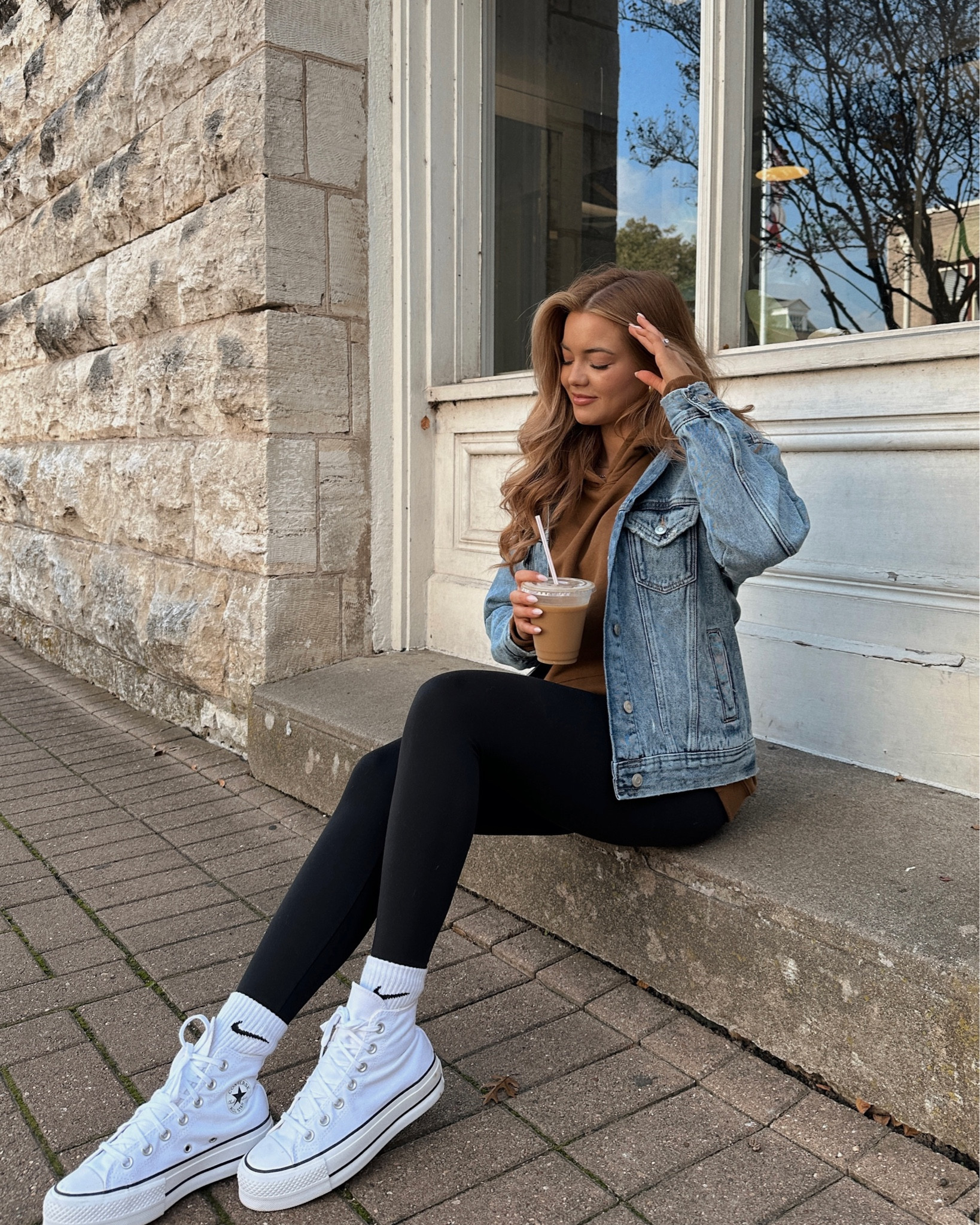 10 Cool Leggings and Converse Outfits for Everyday Wear - Magic of Clothes