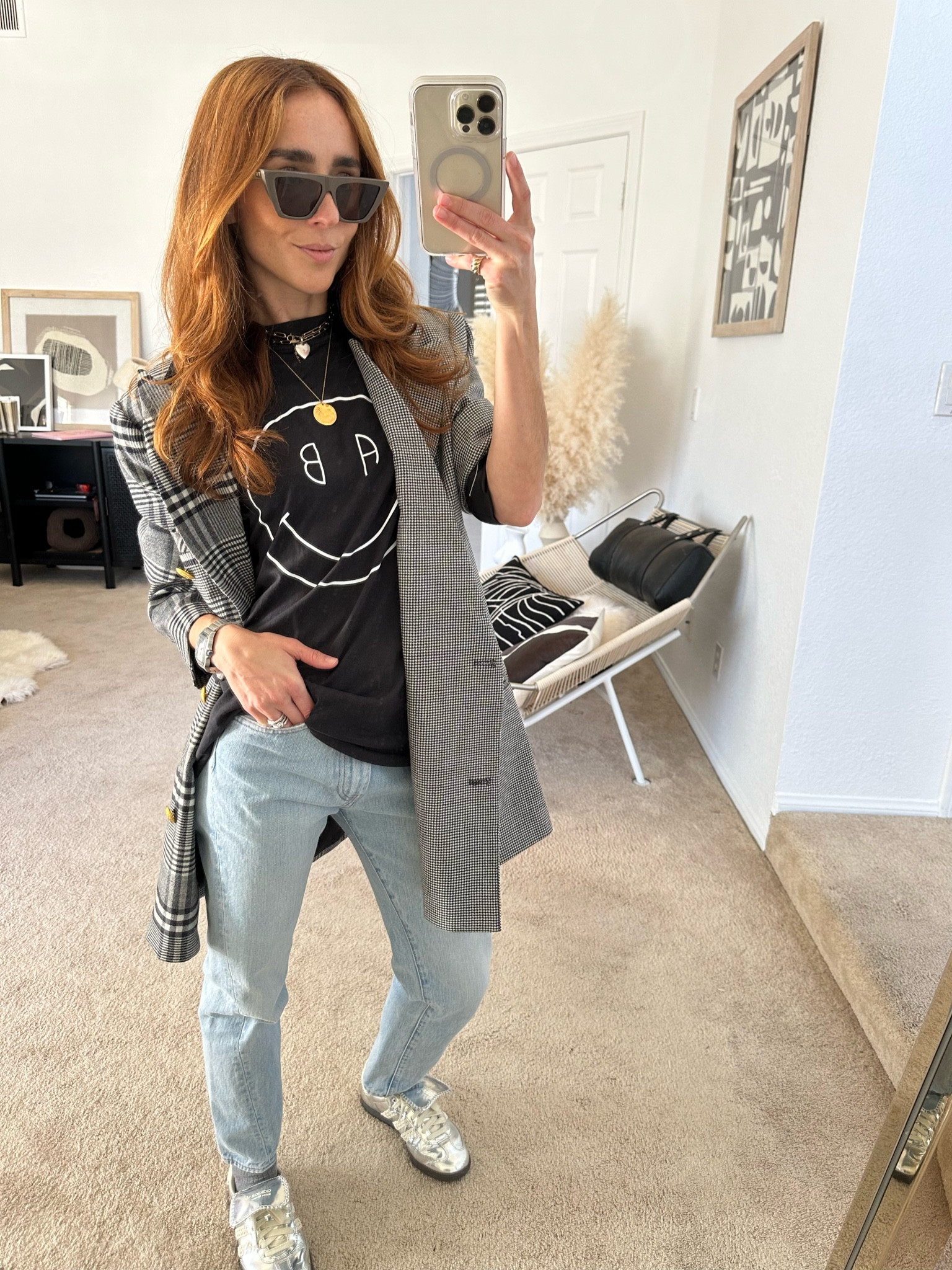 Black T-Shirt Outfit Ideas: Effortlessly Chic Ways to Style Your Black ...