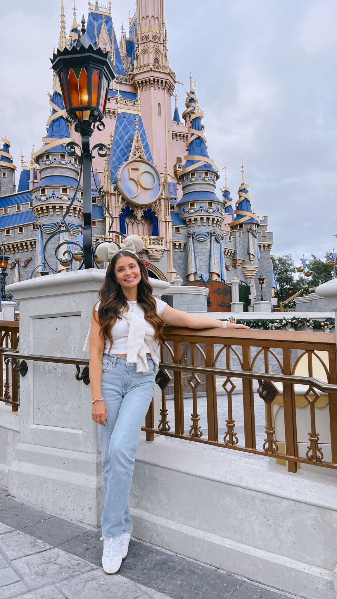 "Chic & Cheerful: Disneyland Outfit Ideas for a Stylish Spring ...