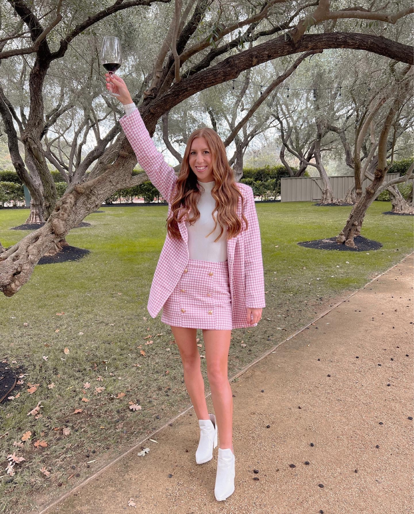 Pretty in Pink: 20 Playful Outfit Ideas for the Modern Romantic - Magic ...