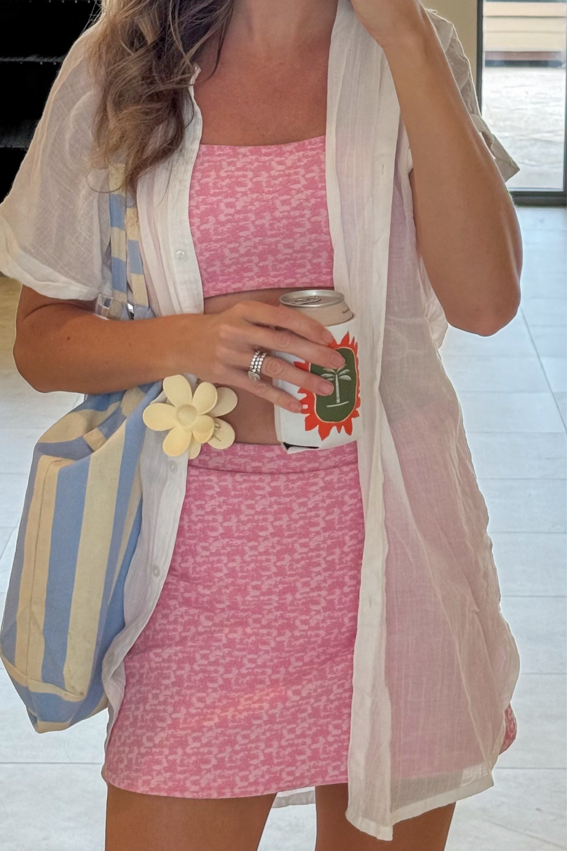 6 Bahamas Winter Outfit Ideas: Keep Cozy in Paradise - Magic of Clothes