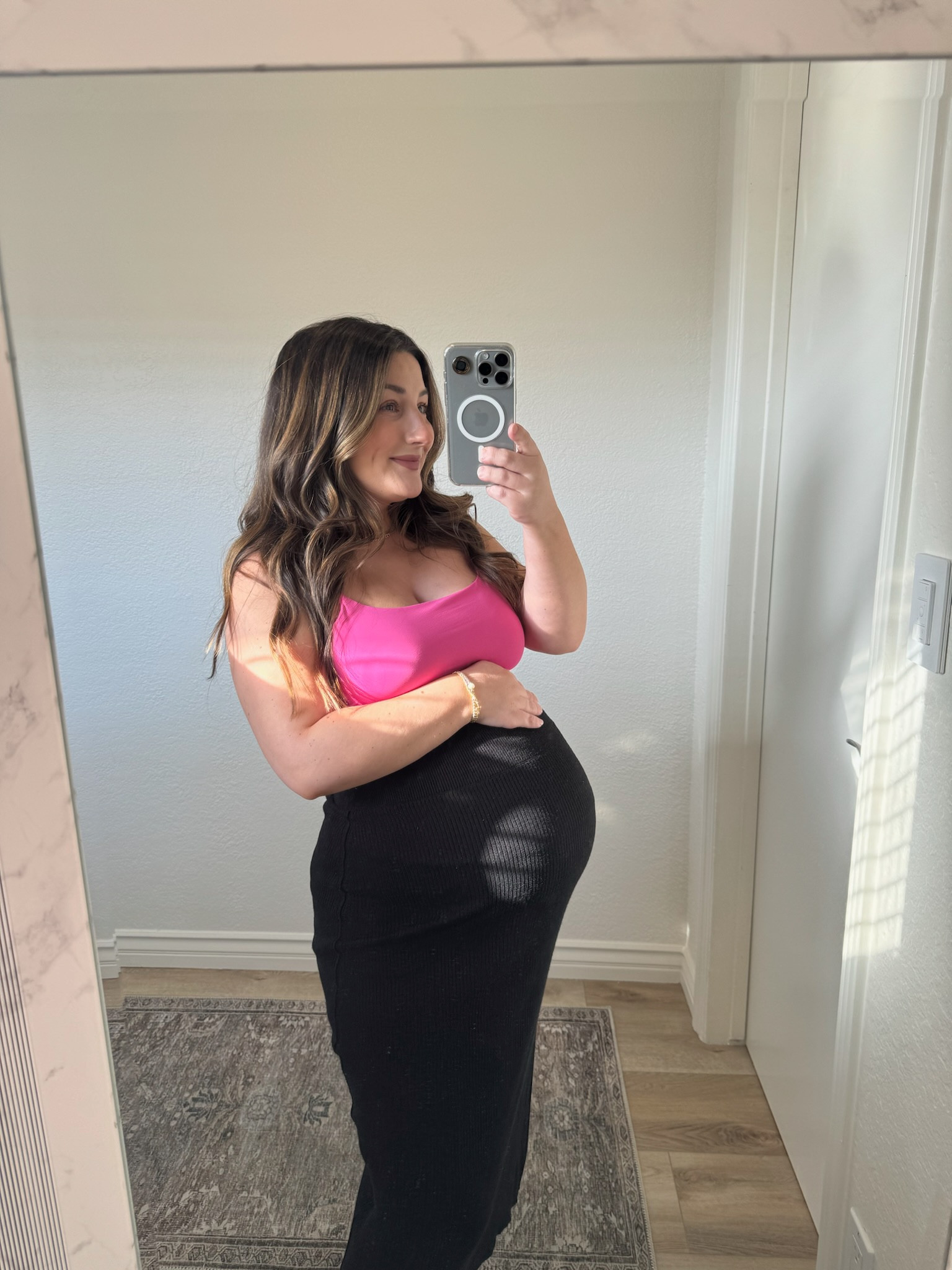 "7 Stylish Summer Outfits Every Pregnant Woman Needs to Stay Cool and ...