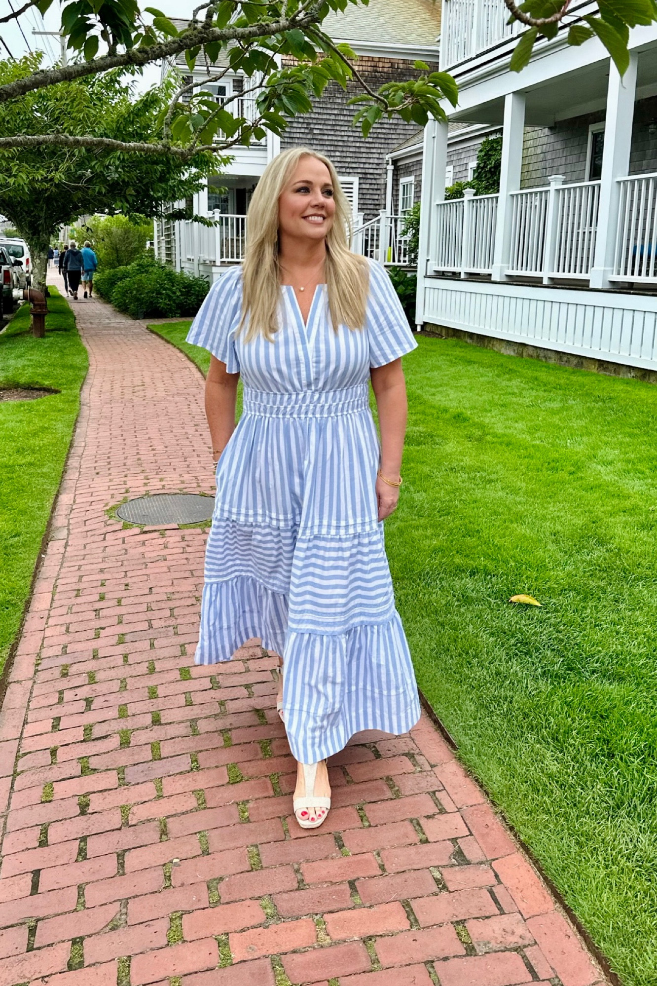 "Jet-Set Style: Effortlessly Chic Travel-Friendly Outfits" - Magic of ...