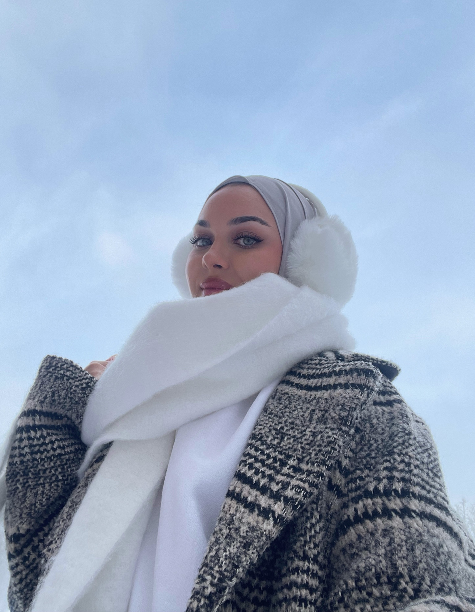 10 Stylish Hijab Outfit Ideas to Keep You Cozy This Winter - Magic of ...