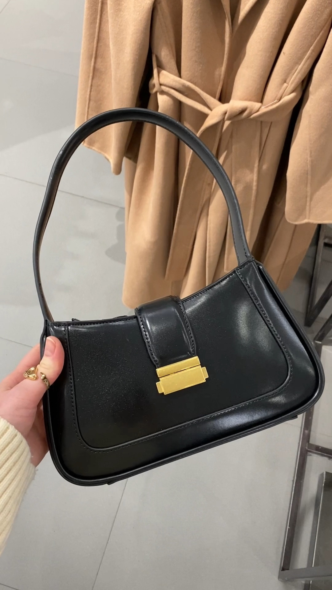 Short-handle shoulder bag - Women curated on LTK